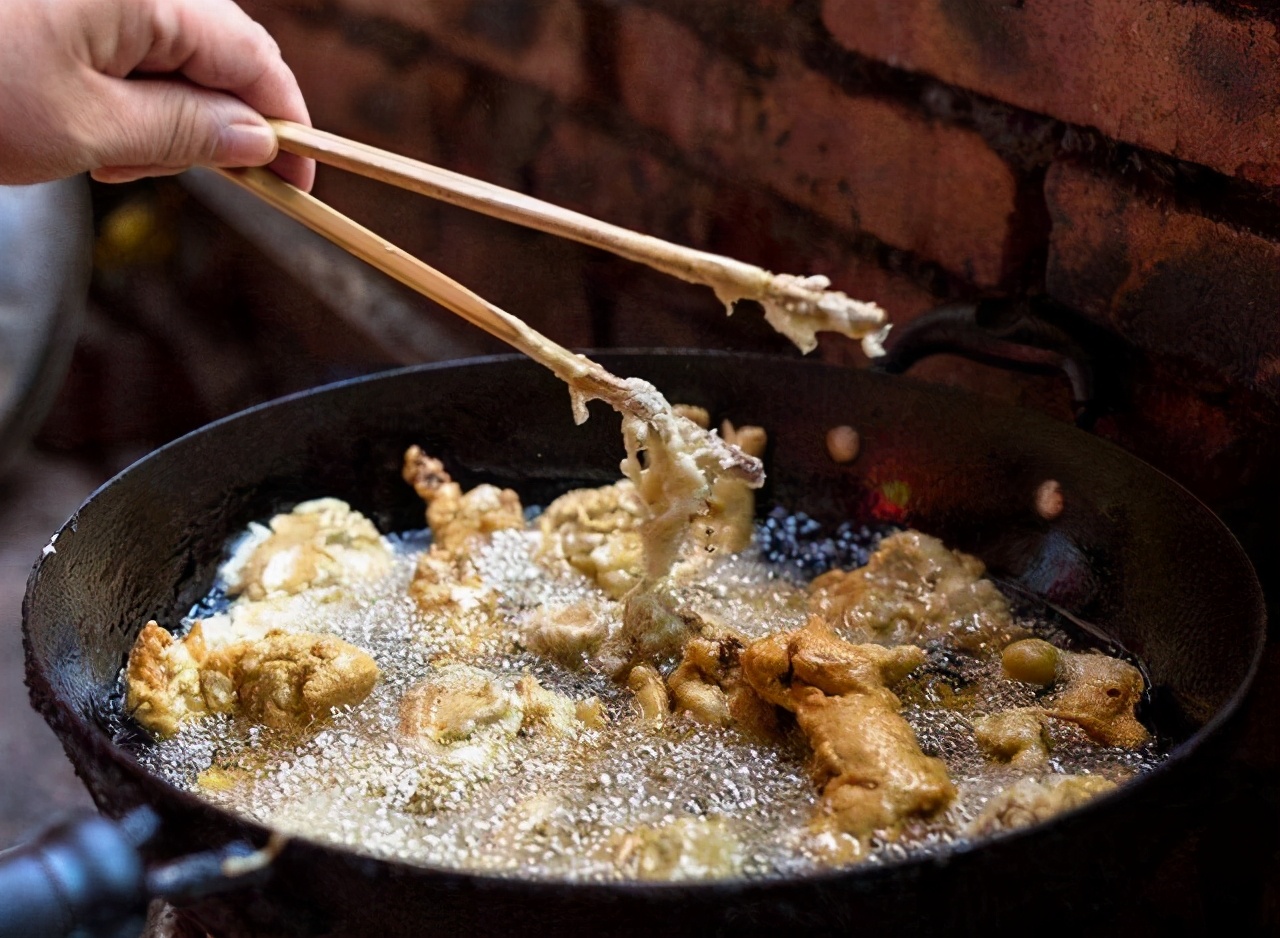 Mom's secret to deep-fried crispy pork is more than just sticking! Add ...