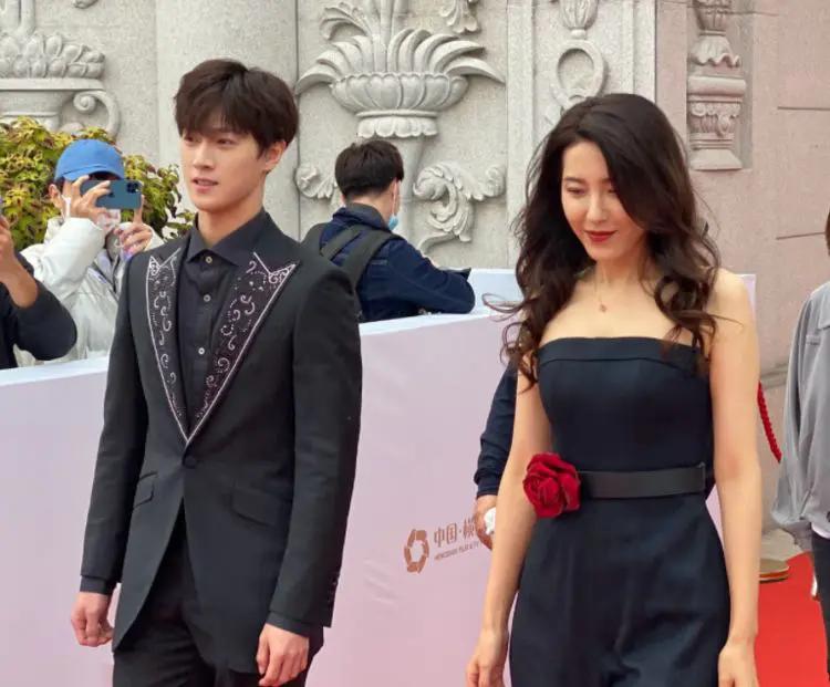 Wen Rong Award: Zhang Guoli opens with a high profile, Zhang Xinyu is ...