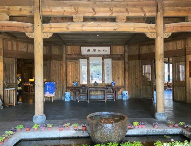 The dishes come first without a strange smell, yes, they are talking ...