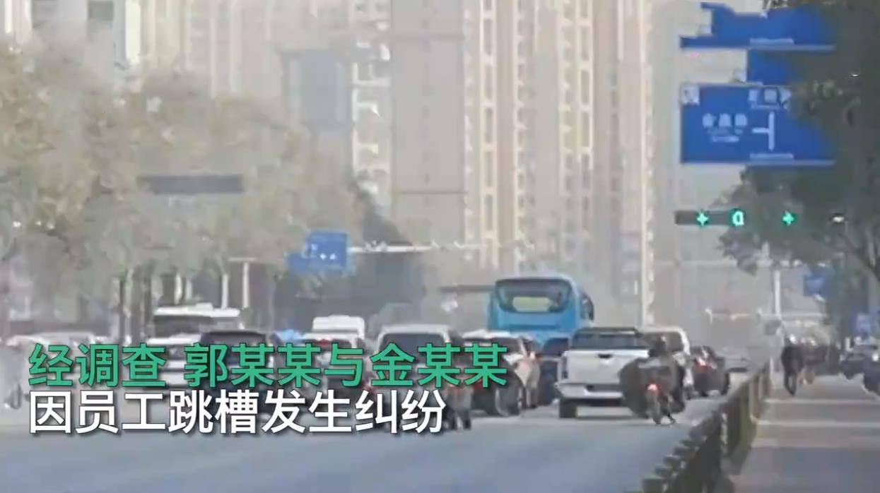 Shaanxi: Two luxury cars chasing each other on the street are too ...