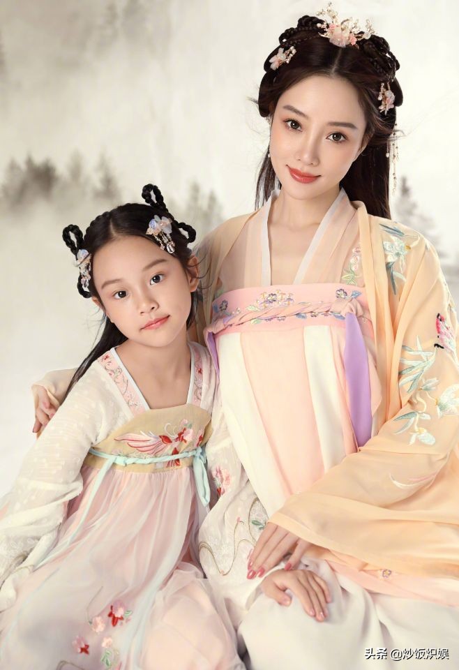 Li Xiaolu has plastic surgery again? Hot dance video with hands ...