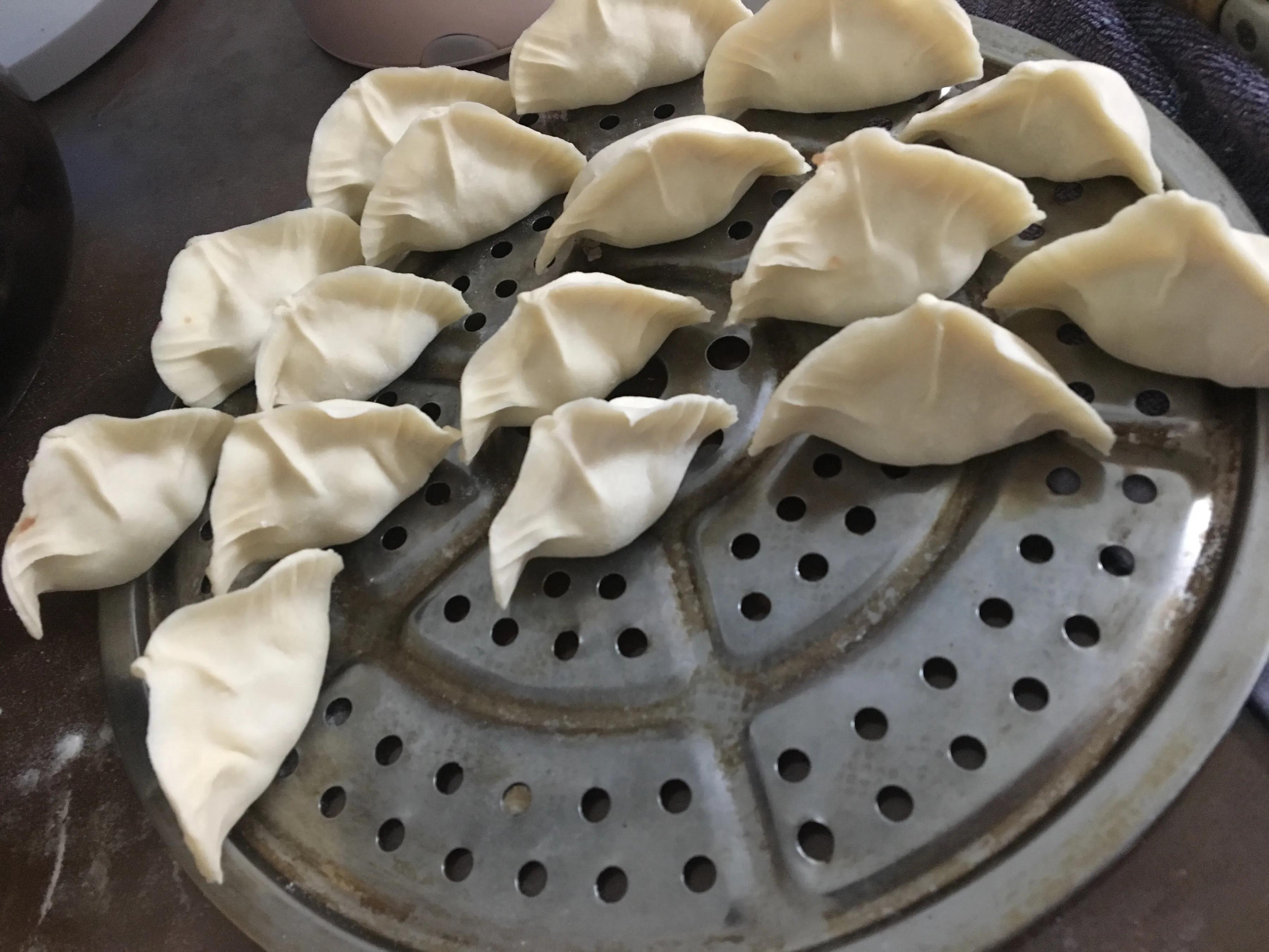 Rolling out the dumpling skin is called diy making dumplings - iNEWS
