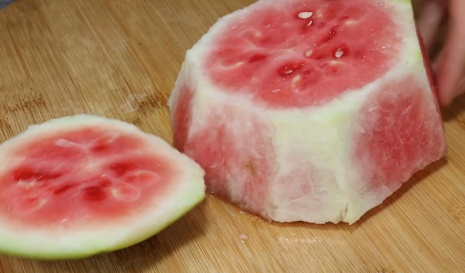 The rural grandma taught me to pour the watermelon into the pot, and it ...