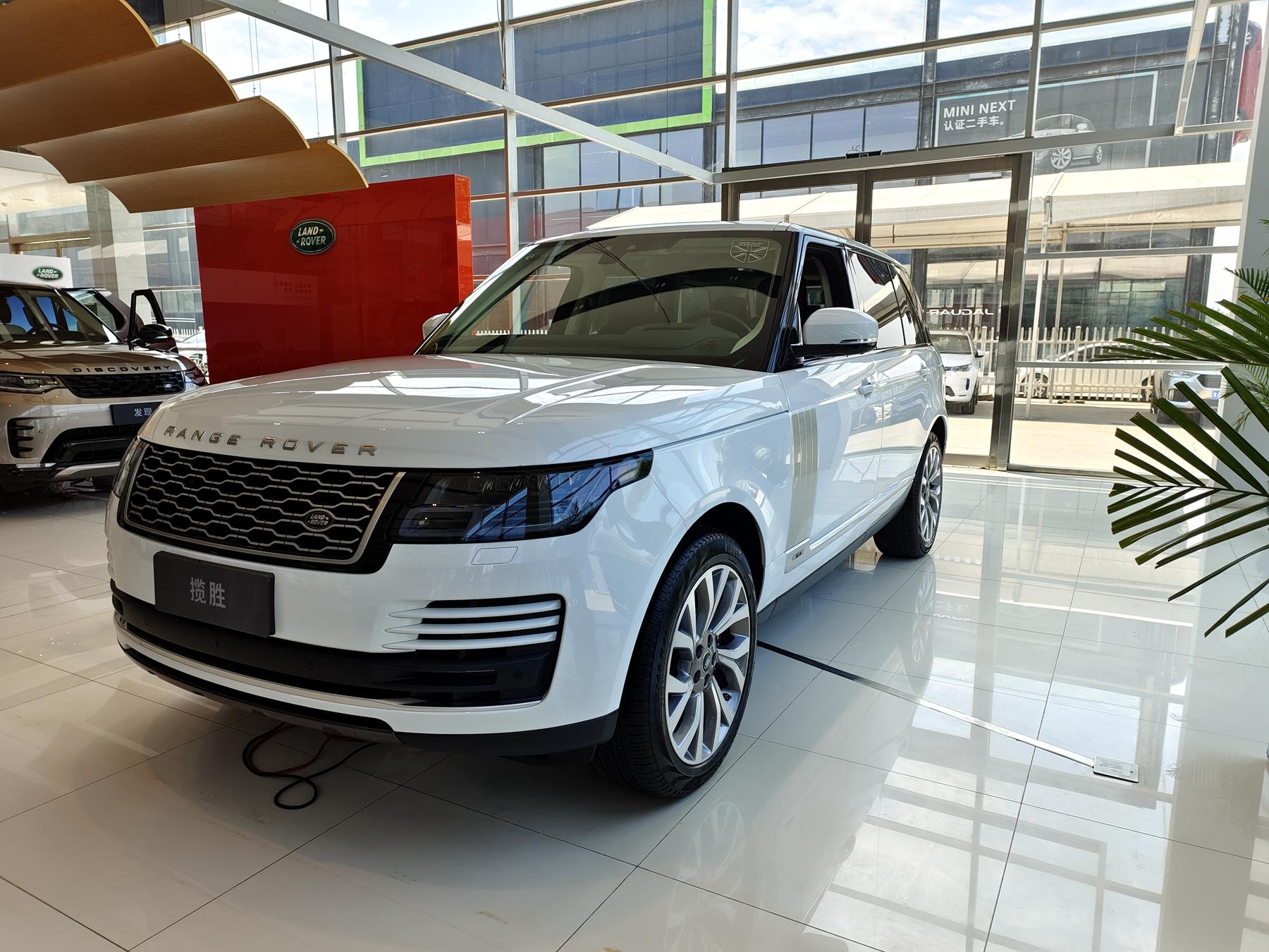 The space is really big, real shot Land Rover Range Rover extended ...