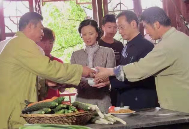 Actor Yu Liping recalls Zhou Jie, I think the world is still far away ...