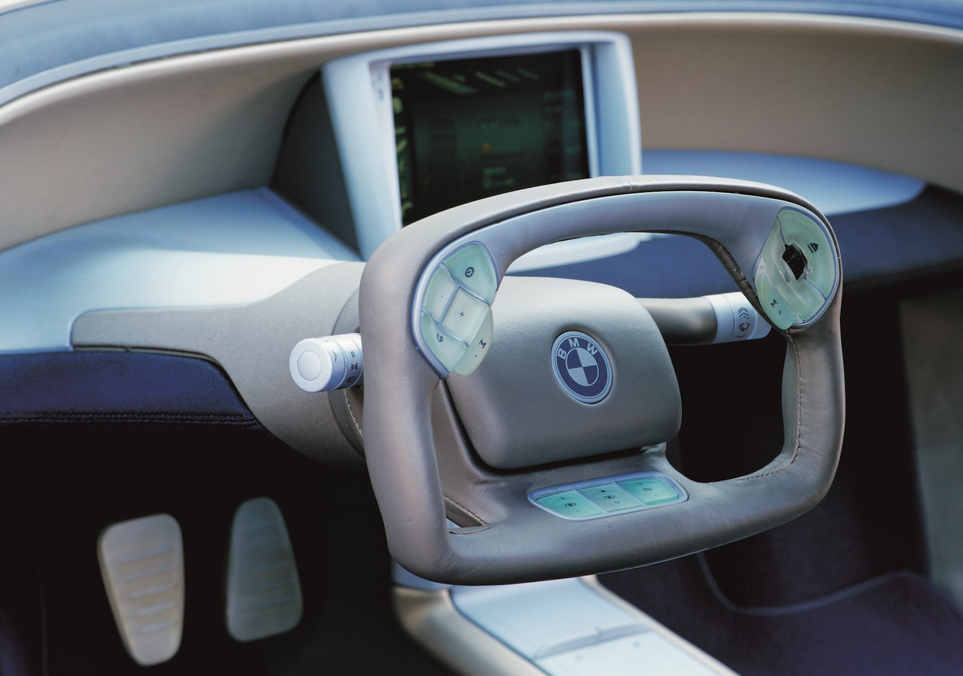 Car design trends: square or rectangular steering wheel, which one ...