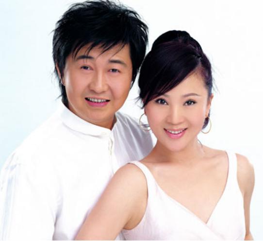 The 53-year-old singer Ren Jing's recent photo has changed, her eyes ...