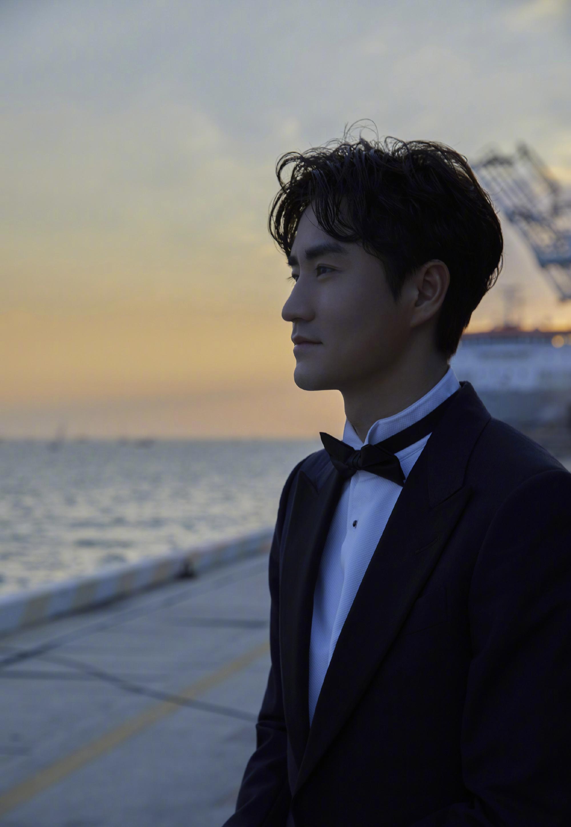 Mao Xiaotong and Yang Jue posted the same Weibo at the same time ...