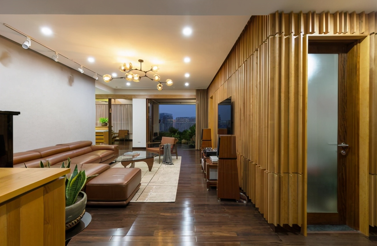 The 155 square meters house is only made into two rooms, which will be ...