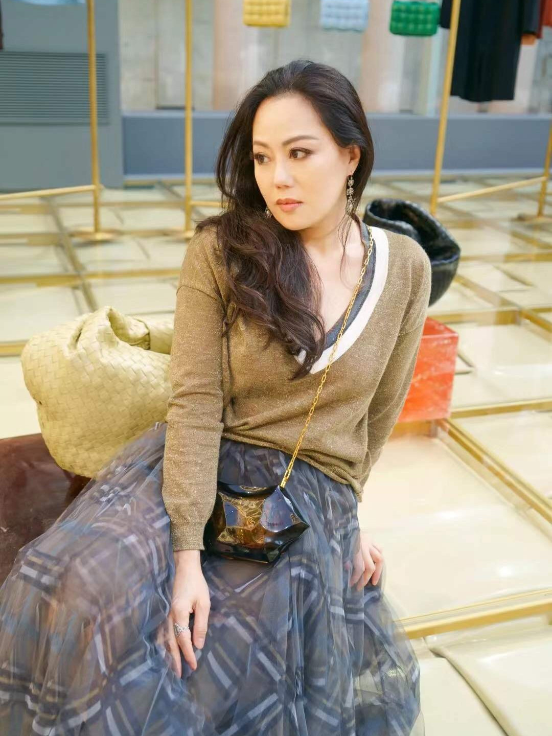 57-year-old Zhang Xiaohui has a very good temperament. He appeared in a ...