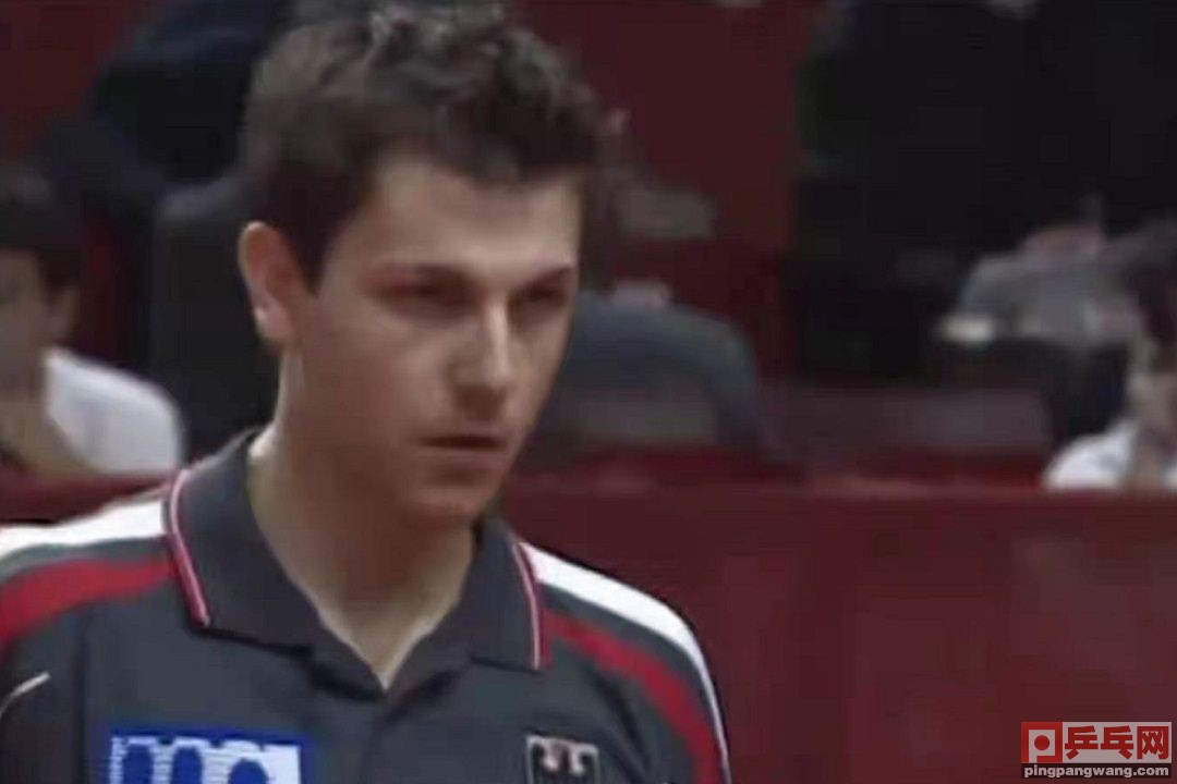 After returning the ball and hitting the beater, Qiu Yike reversed Boll ...