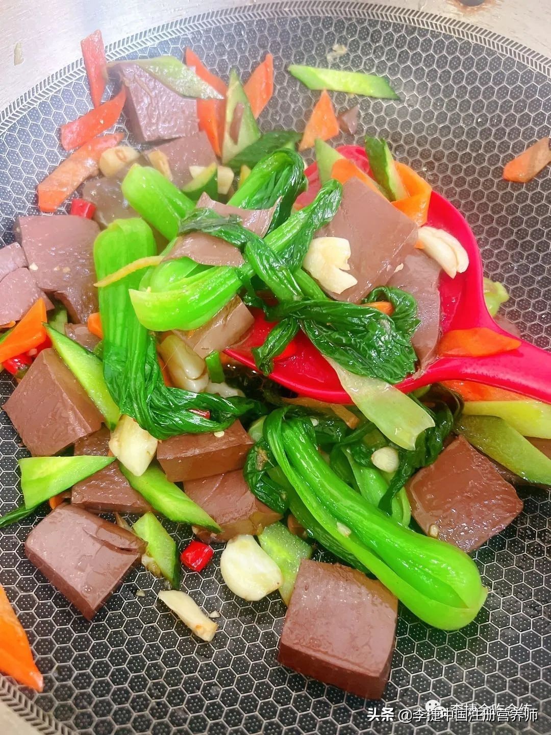 No. 1 in iron supplementation: Stir-fried duck blood with vegetables ...