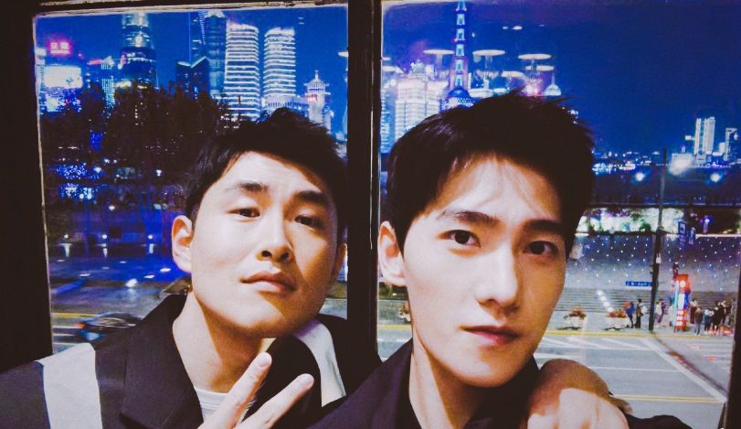 Yang Yang posted a photo of Wang Yanlin's wedding best man group ...