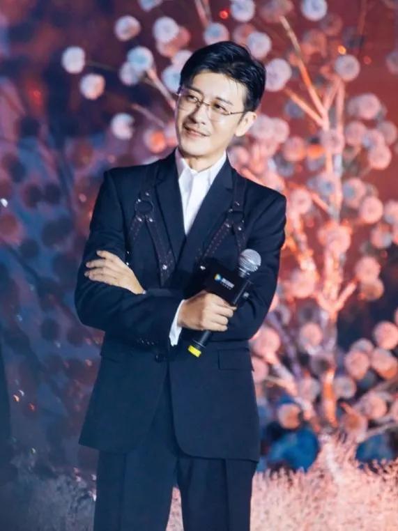 The real mother is Li Xiaowan, and the godmother is Li Shaohong. Lin ...