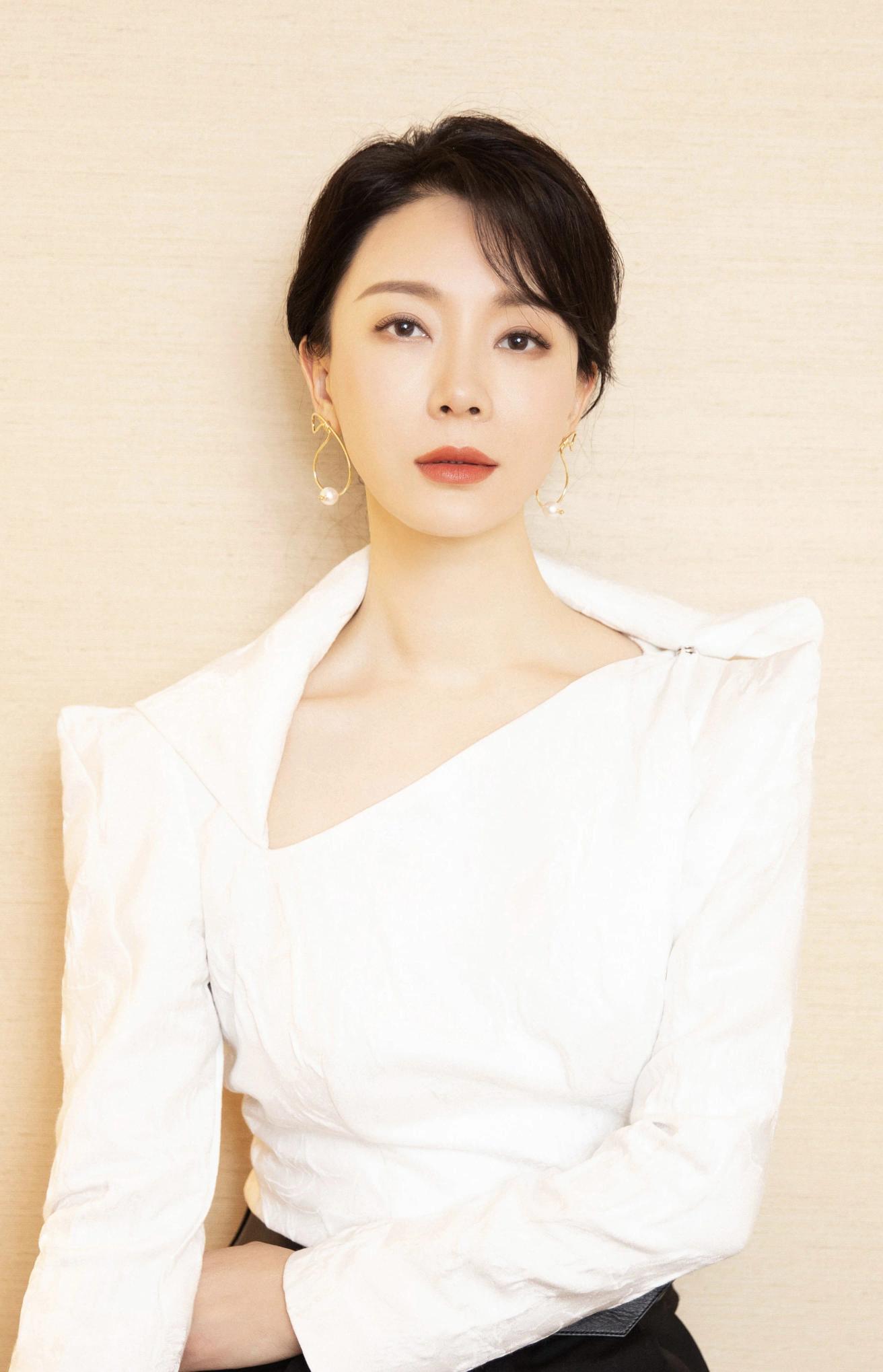 Chen Shu Photo Book - iNEWS