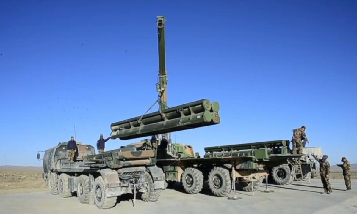 Army Iron Fist, a new domestic box-type long-range rocket launcher with ...