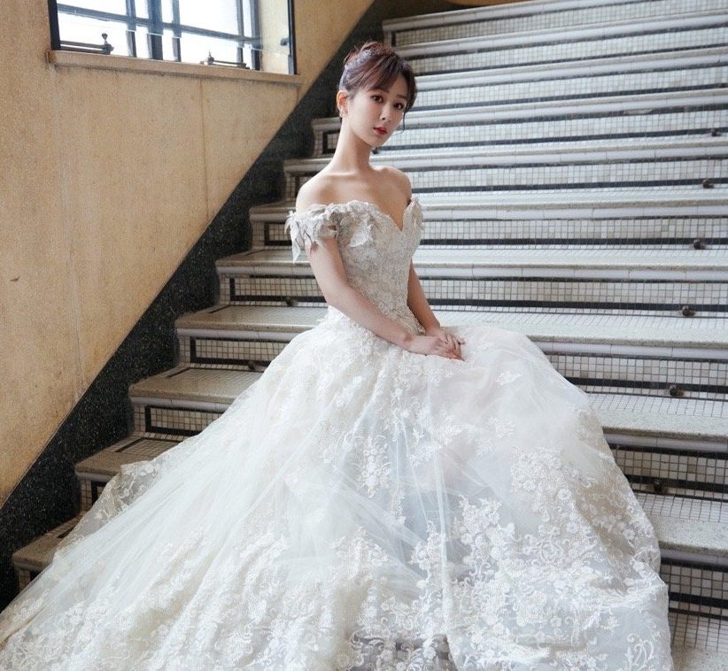 Actress red carpet big love V collar, if you have the most style, Yang ...