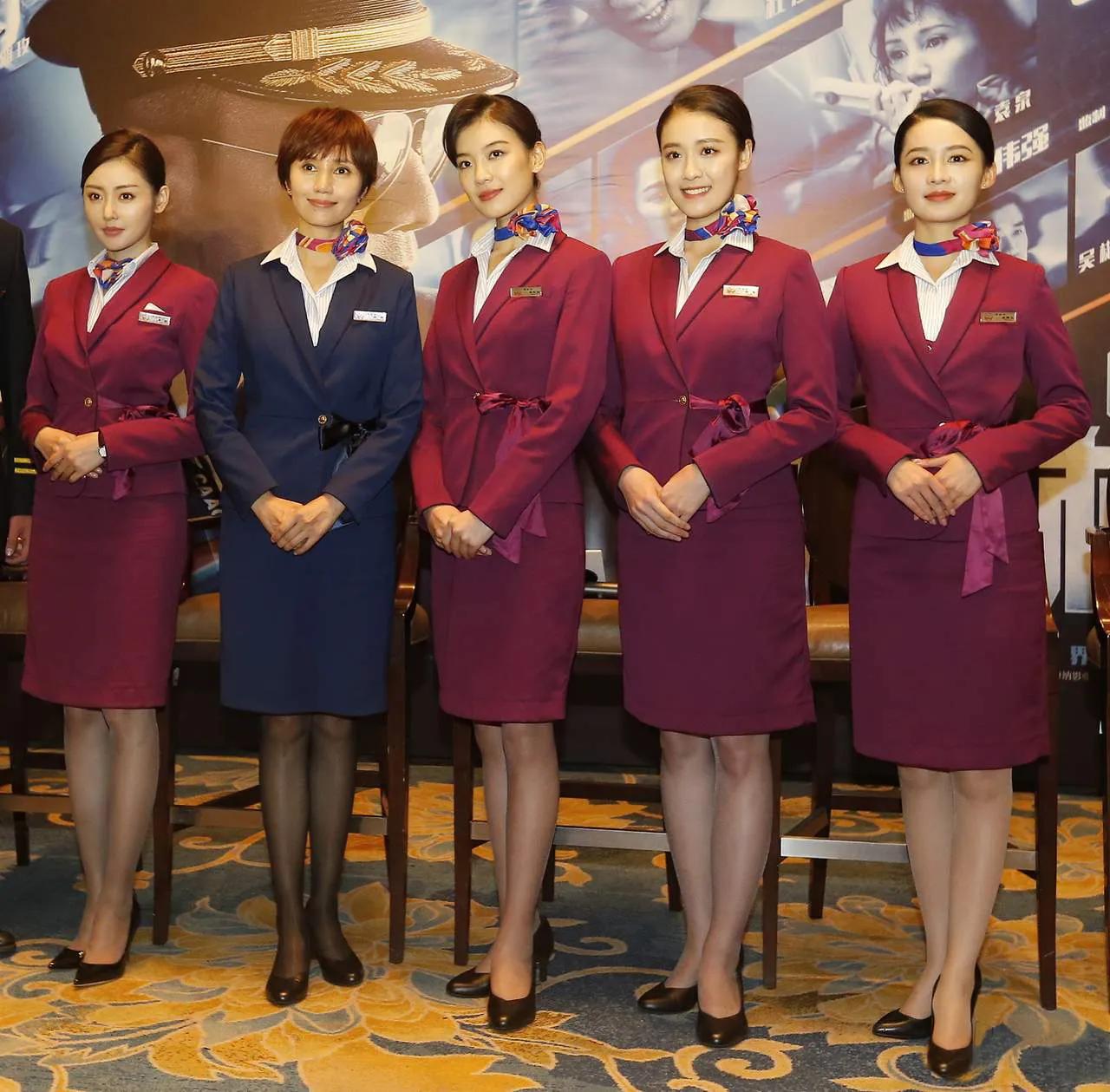 Pretty stewardess - iNEWS