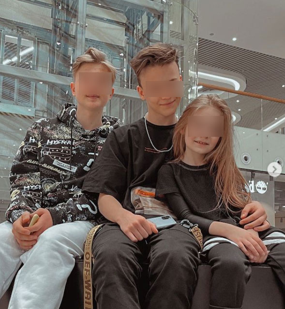 Foreign 8-year-old girl live broadcast kiss overnight with her ...