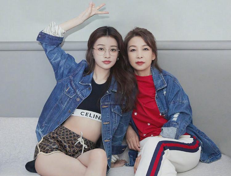 Before and after the show of Sun Yi's mother, she is 50 years old and ...