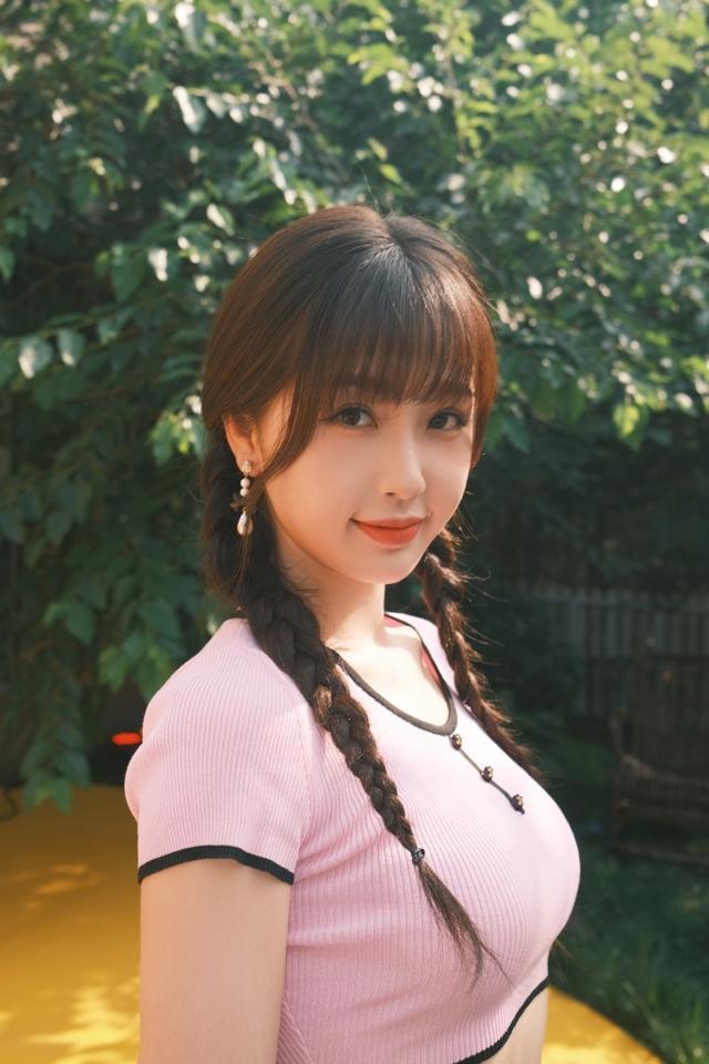 Yu Shuxin used to be so "material", wearing a sweater deliberately ...