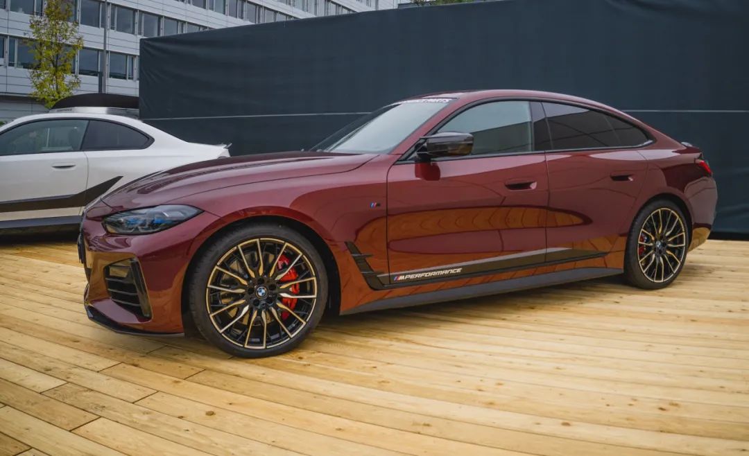 Real shot aventurine red BMW 4 Series GC, the unique charm of a four ...