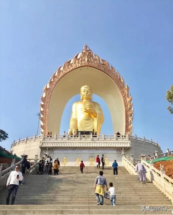 The Donglin Giant Buddha (Donglin Temple) in Jiujiang, Jiangxi, is the ...