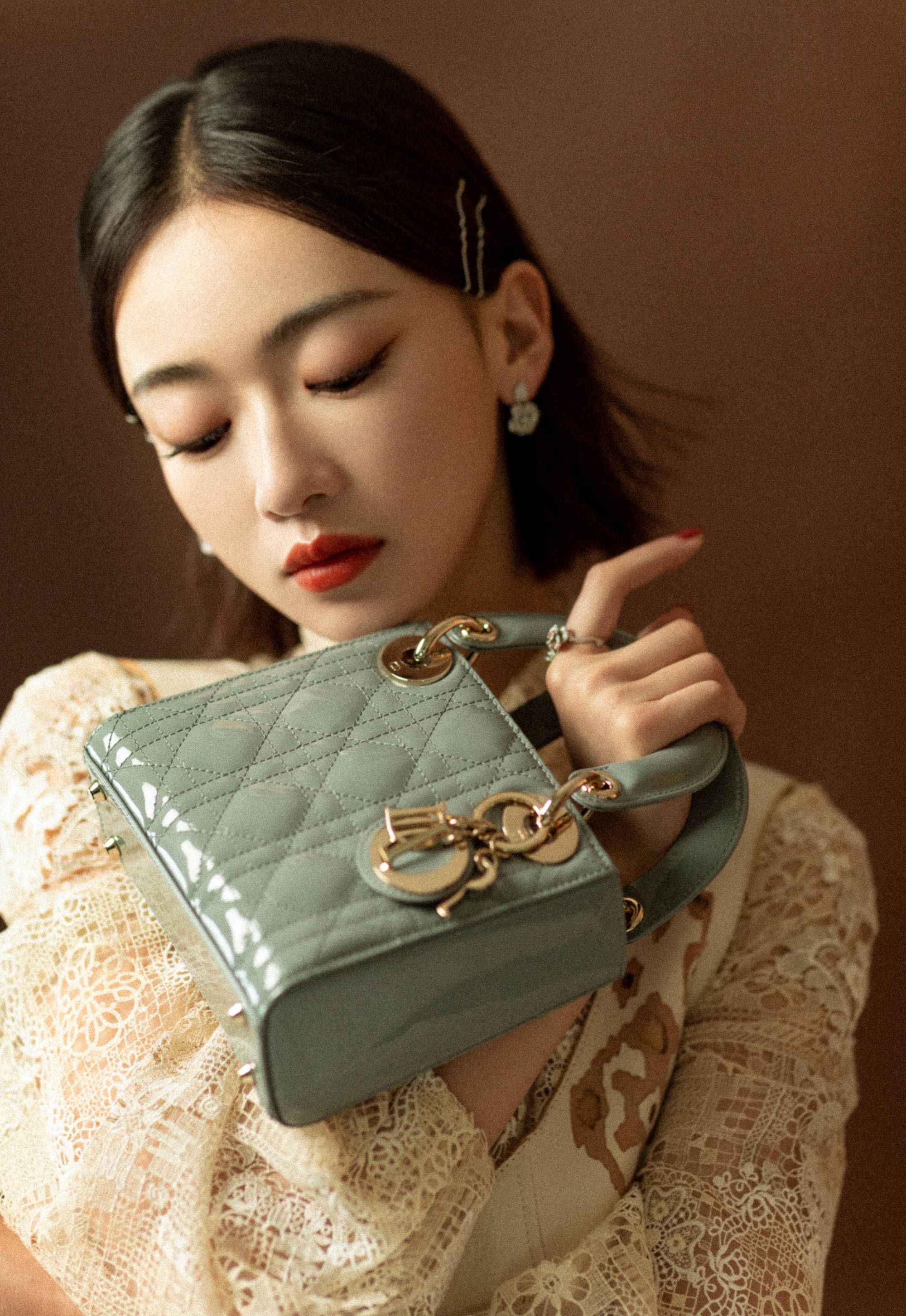 How poisonous is Yu Zheng's vision?Of the 9 newcomers he signed at the beginning, 3 Xiaohong and ...