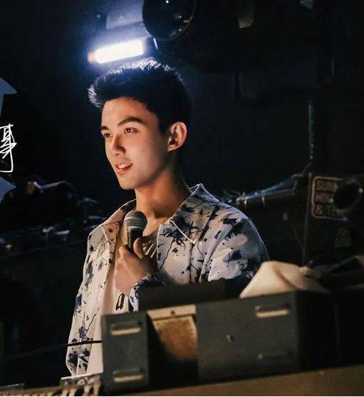 "Midsummer Future" Zheng Yuxing Chen Chen, looking forward to this ...