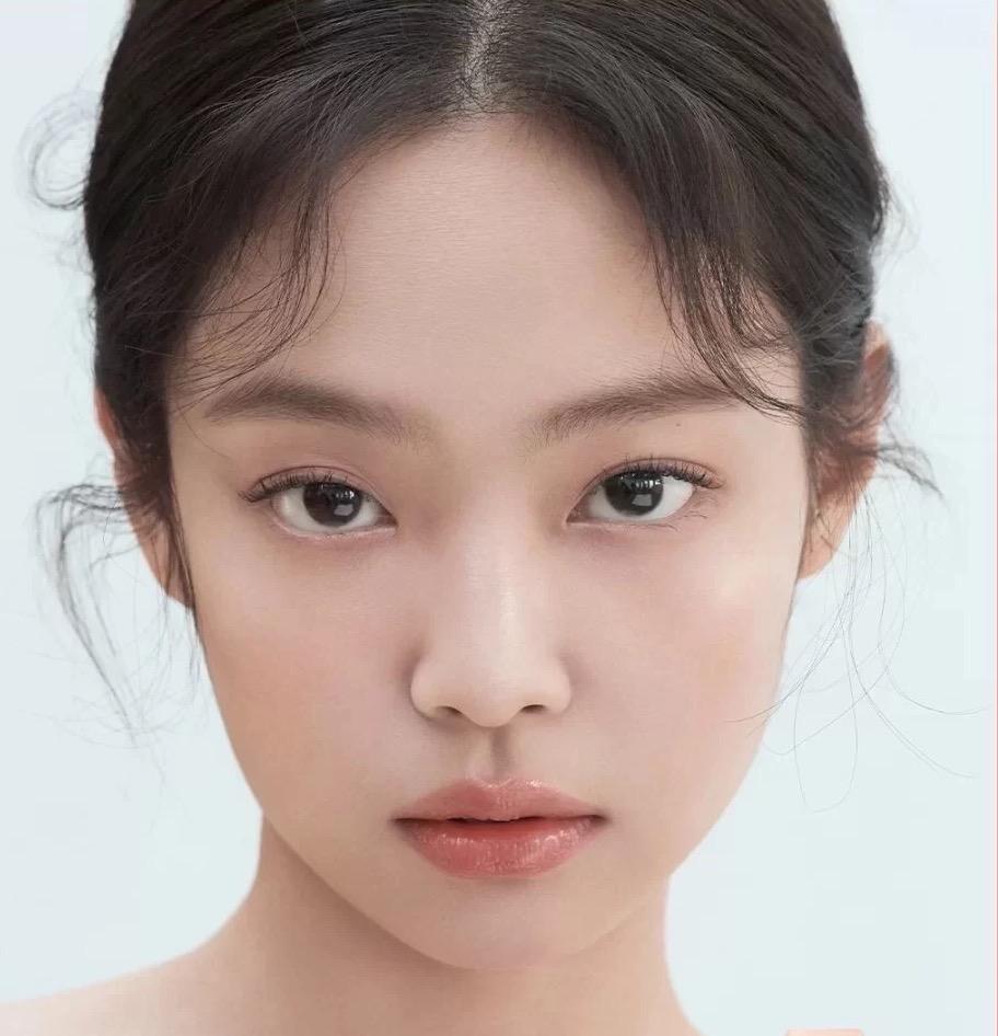 Stunningly beautiful, these 5 glass lip glazes are so sultry, whoever ...