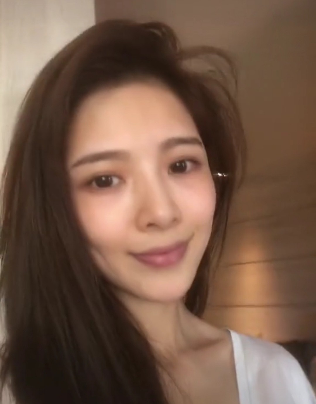 Du Chun's wife appeared without makeup and quickly recovered her figure ...