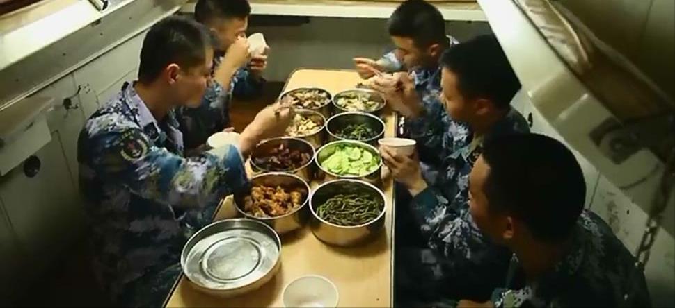 How difficult is it to cook on a submarine?The cooking method is ...