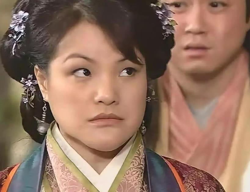 Are there any actresses in the entertainment industry with below ...