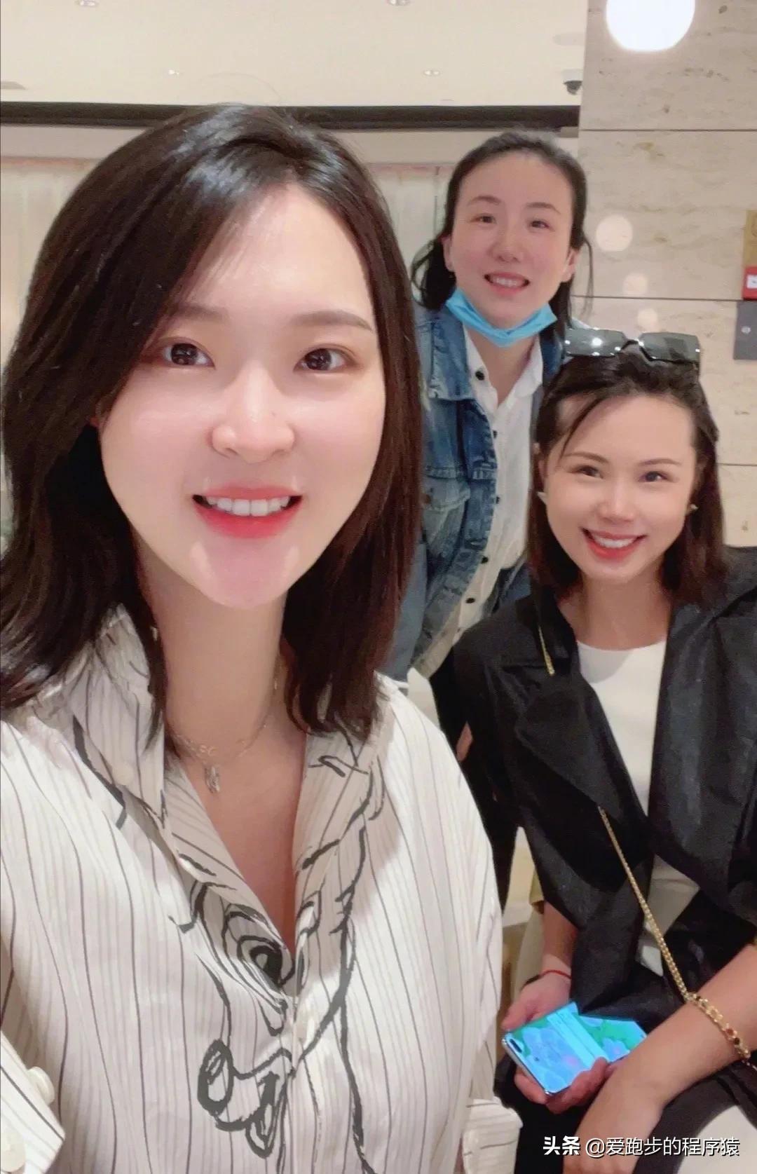 Want to get married?Hui Ruoqi took a photo with Zeng Chunlei, the two ...