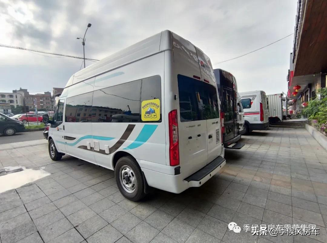 Ford's new-generation V348 long-axle high-roof B-type motorhome makes ...