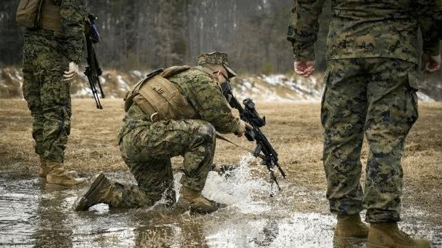 HK M27 infantry automatic rifle based on HK416 is designed with high ...