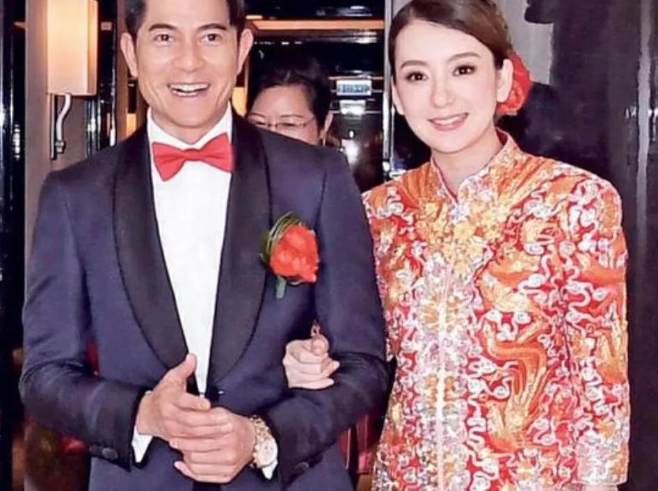 Fang Yuan took her child back to her hometown and took the economy class to a heated discussion ...