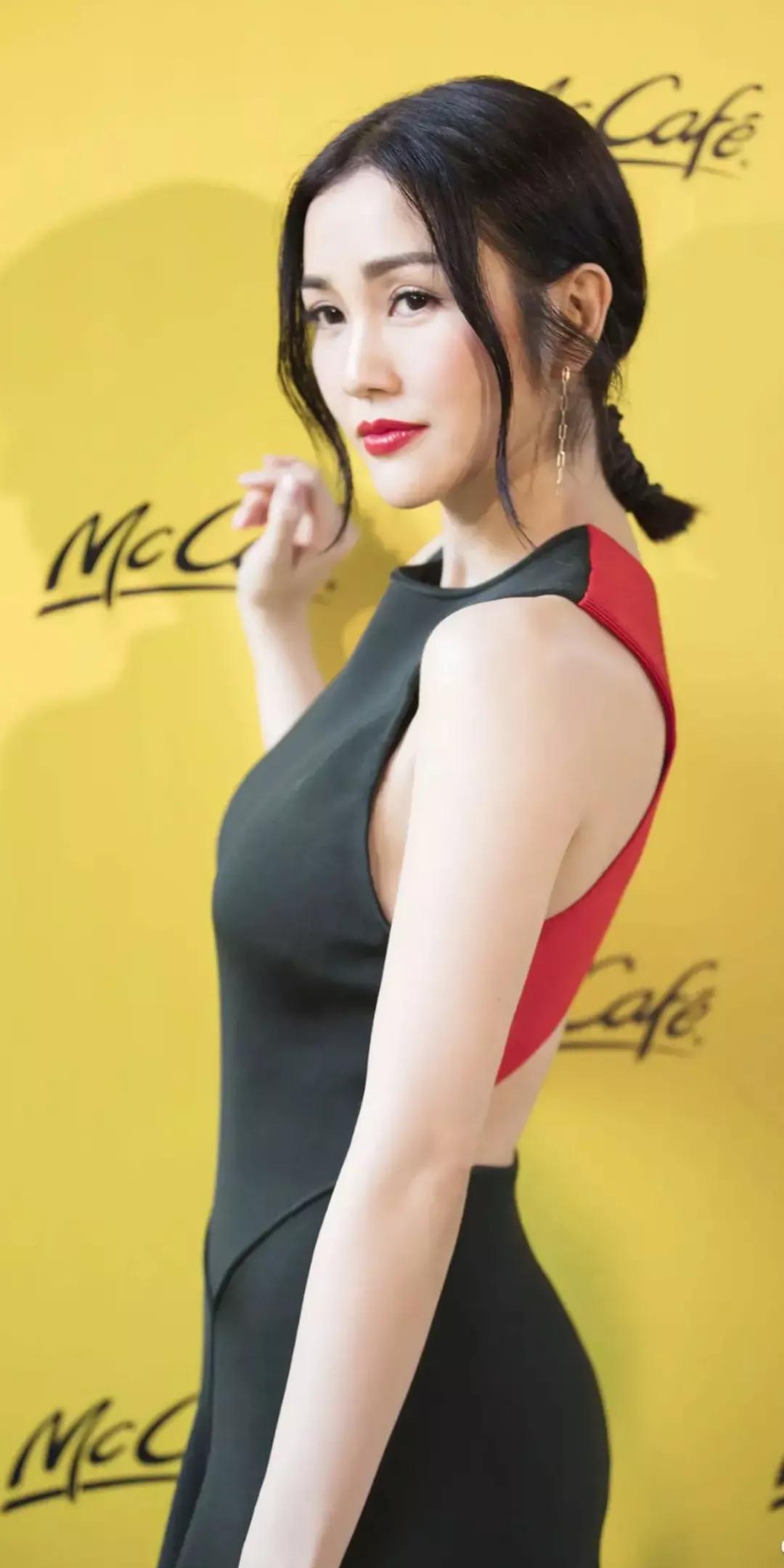 Hong Kong female singer Xie Anqi, over 40 years old, full of charm - iMedia
