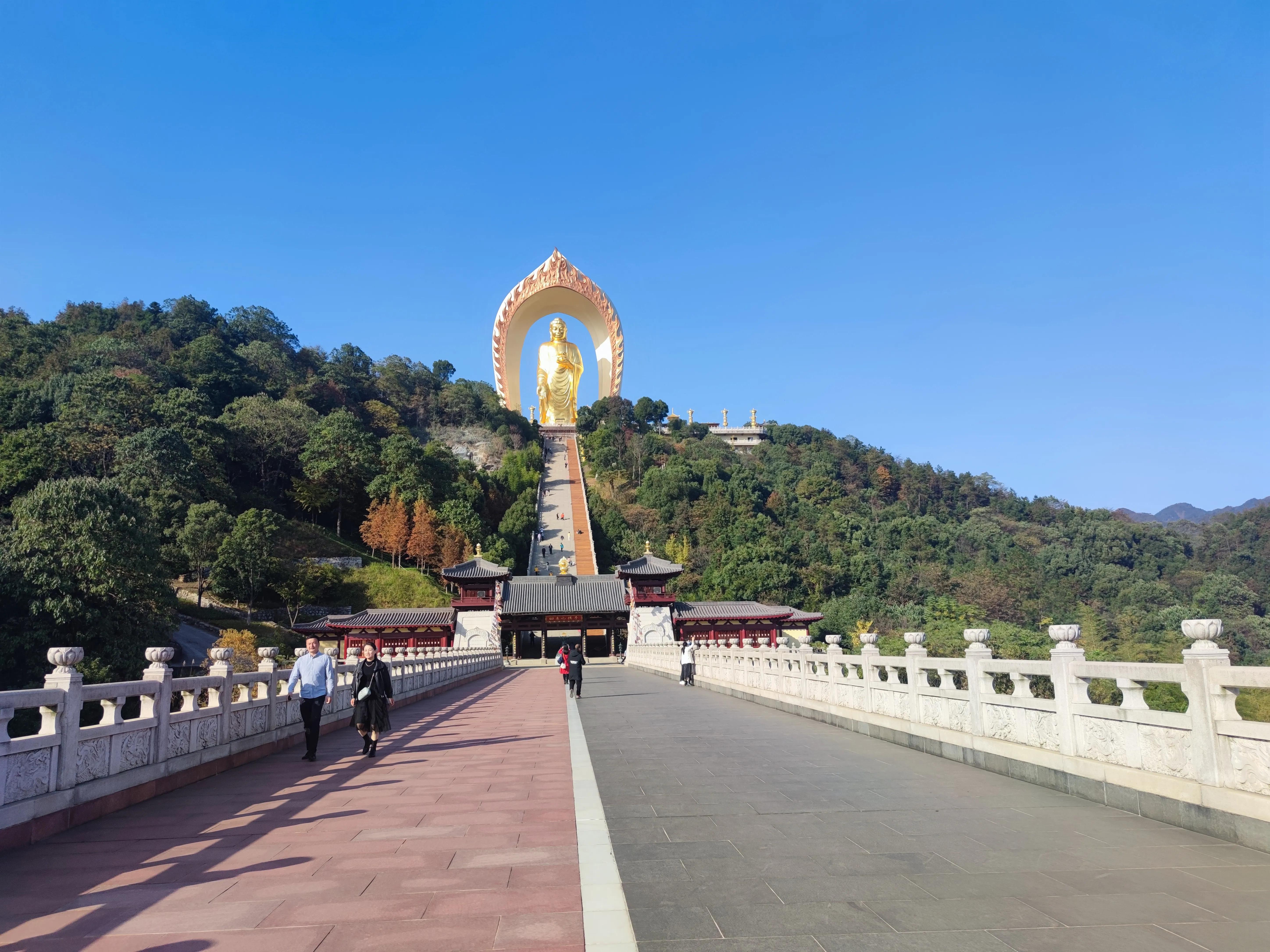 Encounter with Donglin Giant Buddha - iNEWS