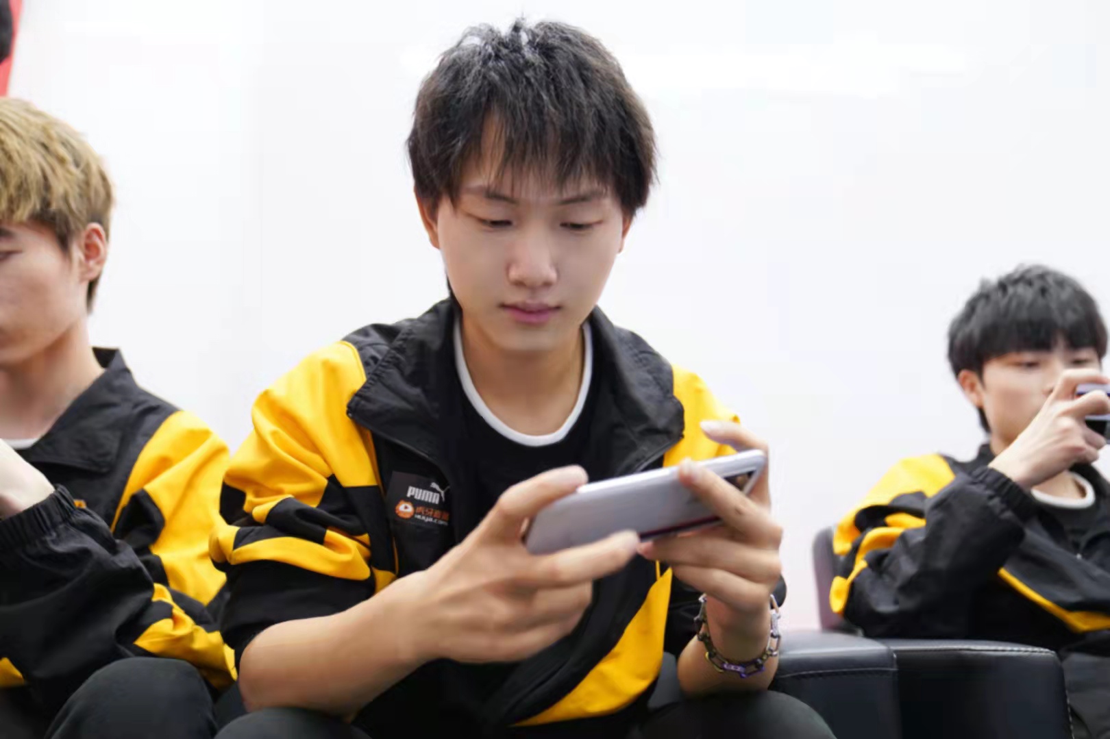 Group S is upset frequently, and GK group advances to the first place ...