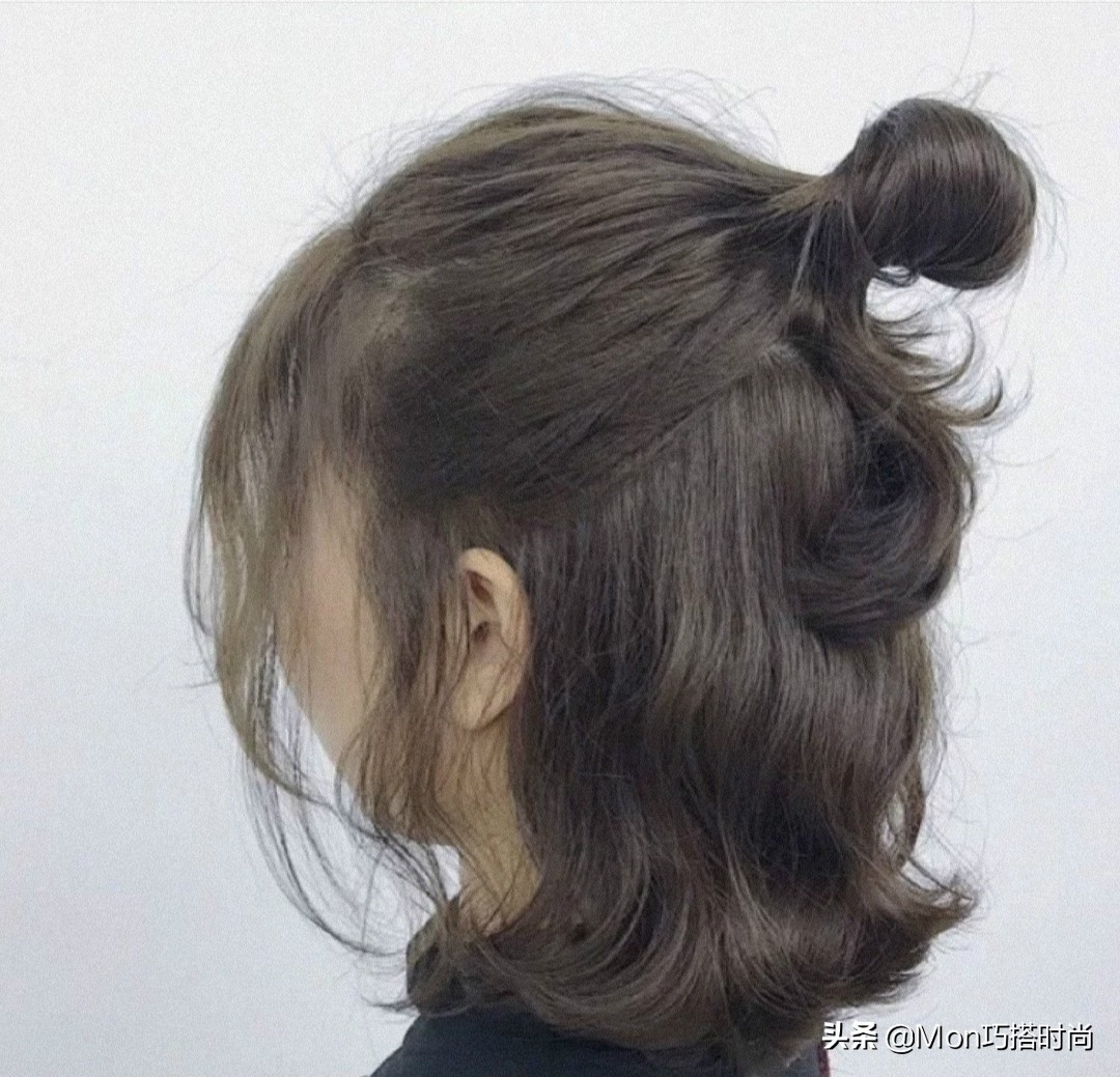 In summer, girls with short hair tie their hair like this: half-stay ...