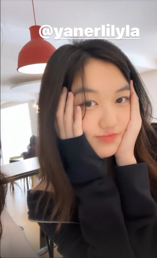 Li Yan is in a good mood with her girlfriends, she rarely shows a ...