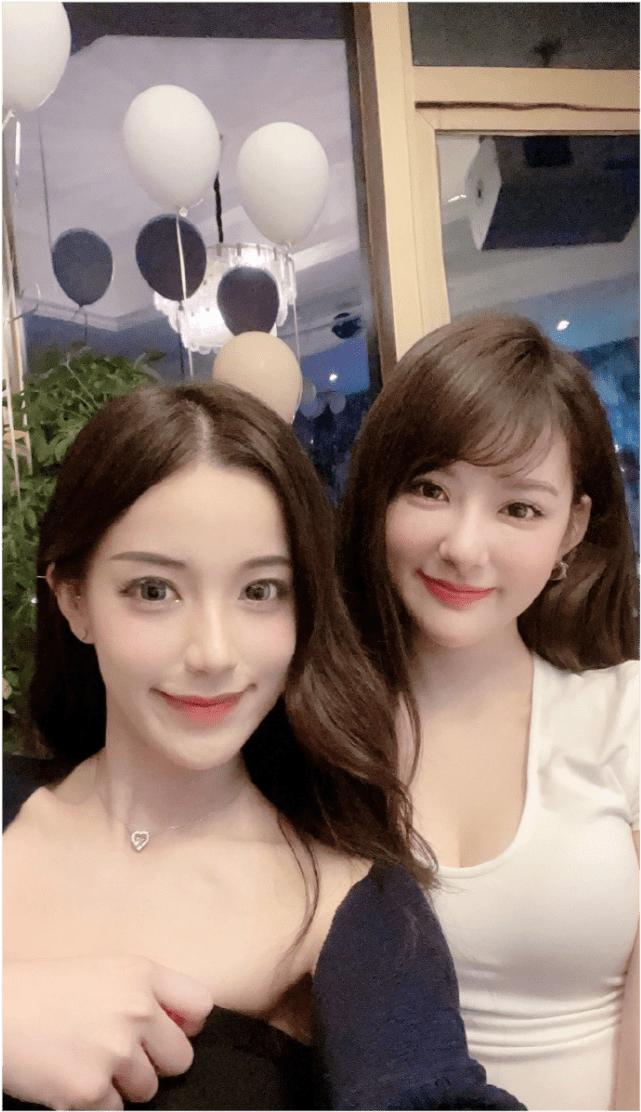 Hua Shanshan took a group photo on her birthday, each of the ...