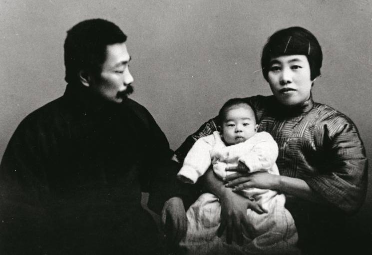 Yu Dafu visited Lu Xun and asked him to write: Lu Xun is the only ...