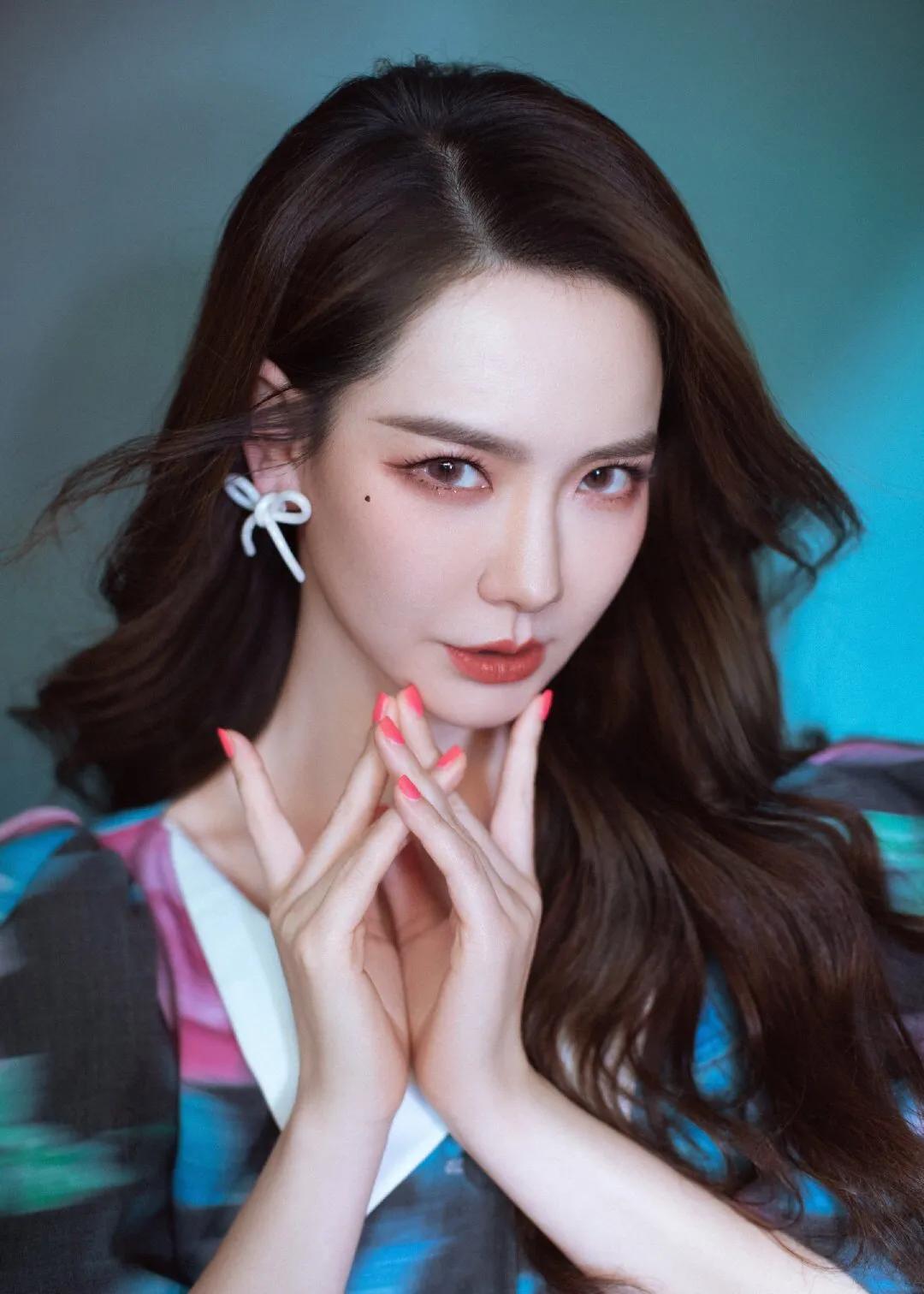 Qi Wei Fashion Illustrated Book - iNEWS