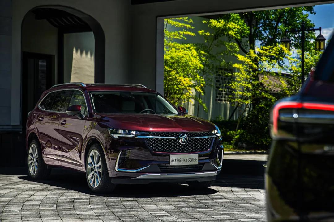 Buick Envision Plus visual effects domineering - iNEWS