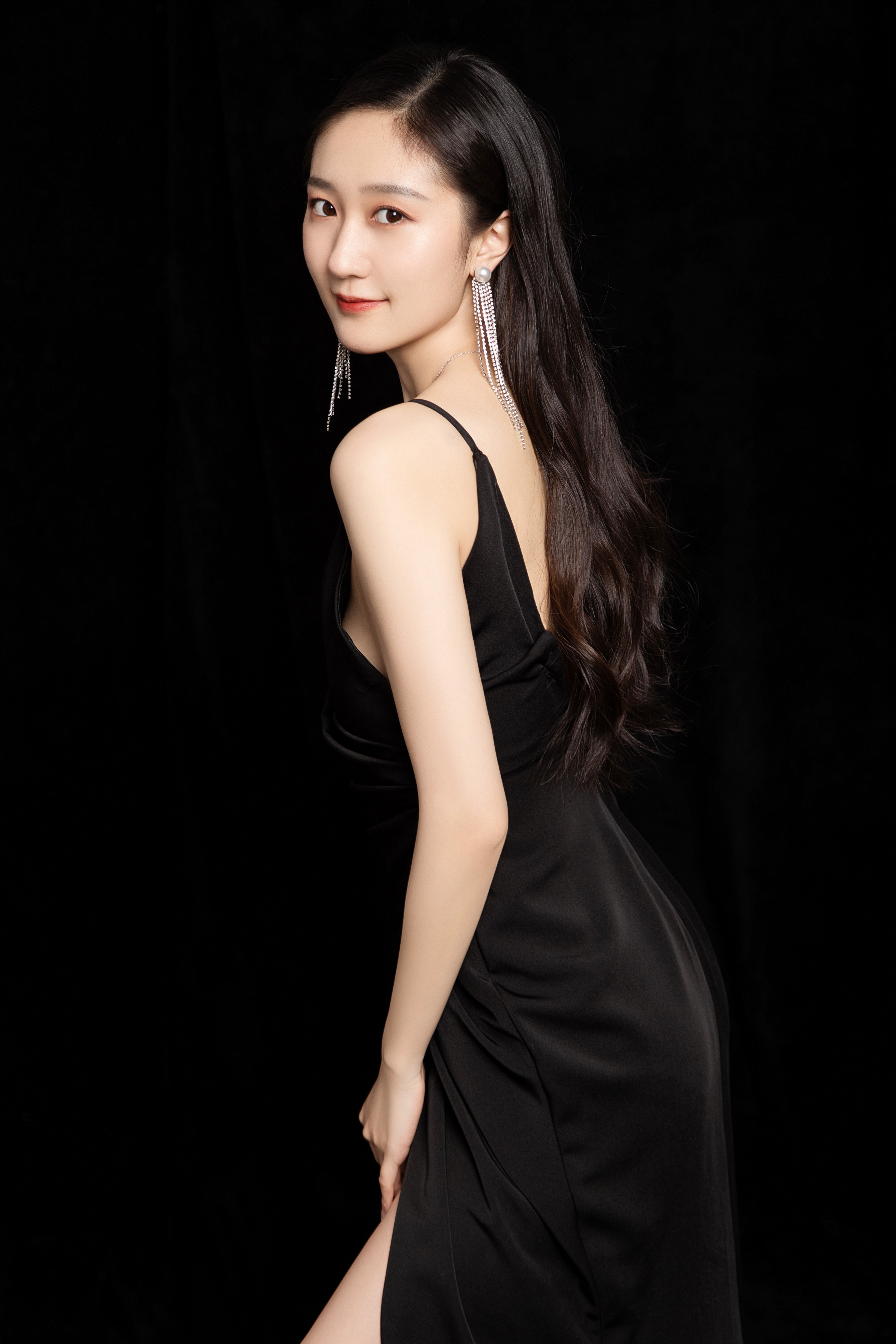 Beginning in 2021, Lafeng Media's new actor and actress Chen Yan - iNEWS