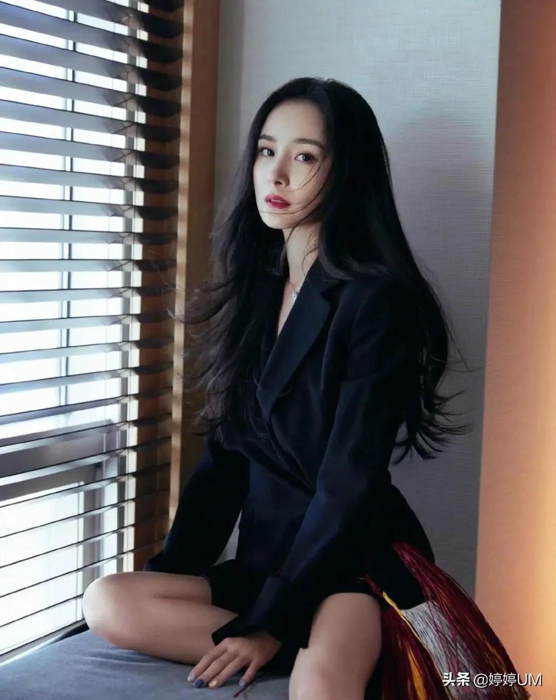 Yang Mi, sexy and charming, beautiful and generous, white and beautiful, first-class figure ...