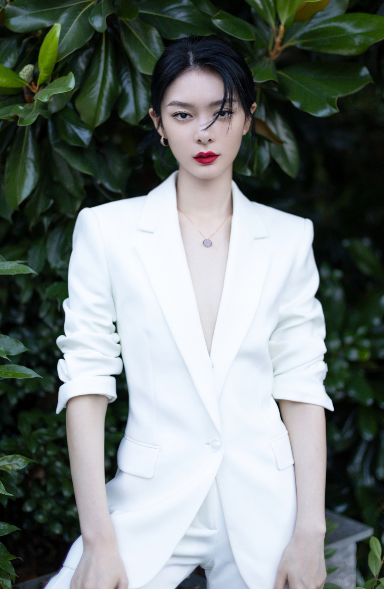 Fu Jing is the most like a female idol who comes to work. She wears a ...