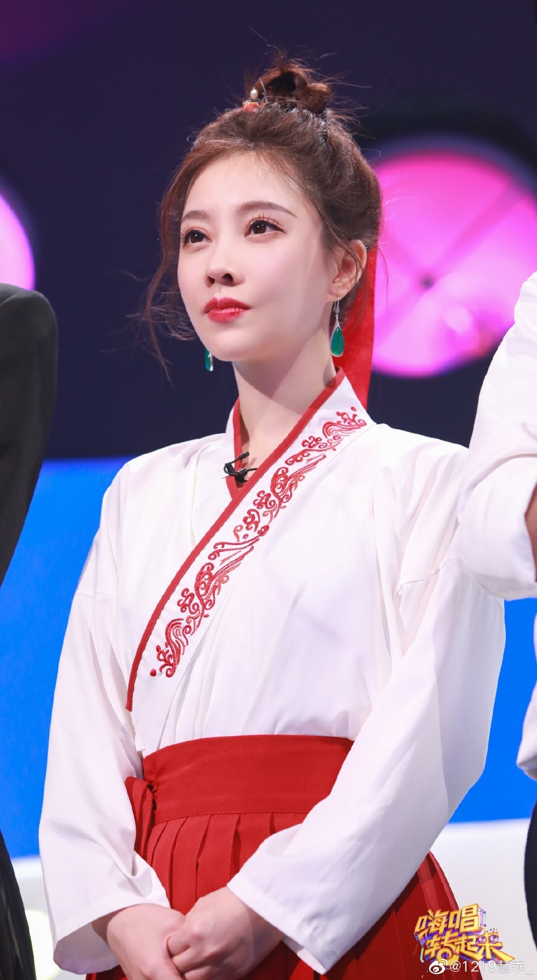 The opening is the vitality girl, Feng Timo's song is suitable for ...